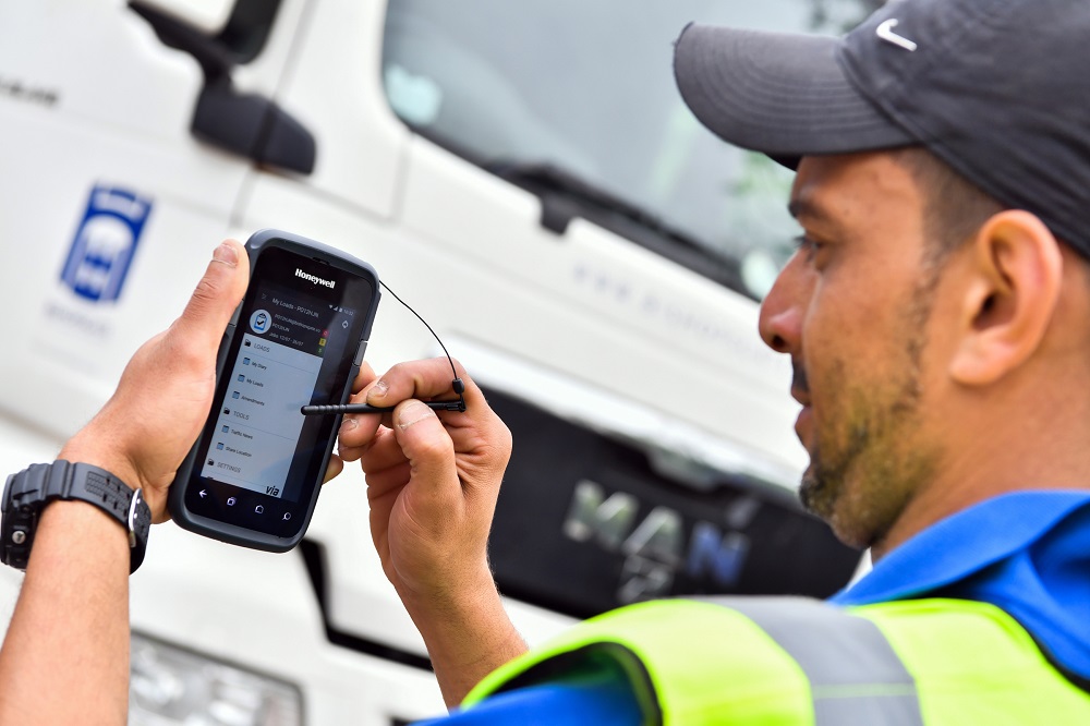 Tapfreight innovate to keep drivers safe with Mandata ePOD solution