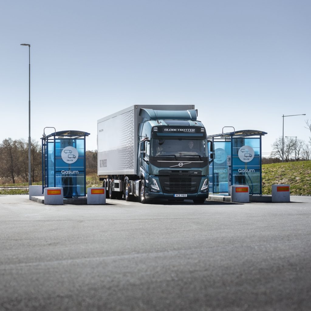 Volvo launches powerful biogas truck for longer transport routes